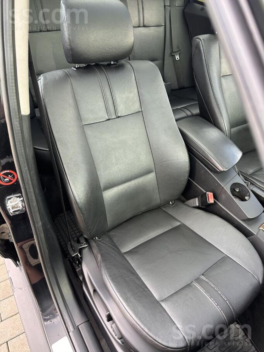 Black BMW X3 2006 in Balvi, with an engine capacity of 3.00 L and mileage of 300 thousand km for 4499 €, photo 12 on AUTOMOTO.COM.LV