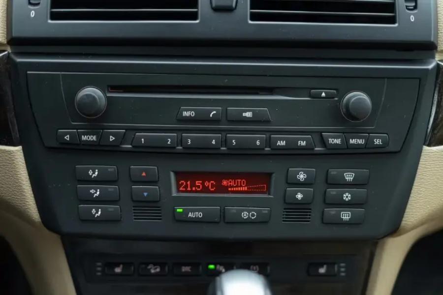 Melns BMW X3 2007 Liepāja, ar dzinēja tilpumu 3.00 L un nobraukumu 271 tūkst. km par 7750 €, foto 17 vietnē AUTOMOTO.COM.LV