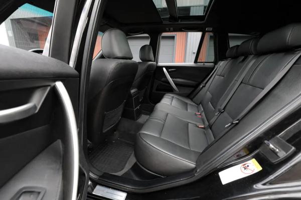 Black BMW X3 2007 in Jelgava, with an engine capacity of 3.00 L and mileage of 261 thousand km for 5500 €, photo 10 on AUTOMOTO.COM.LV