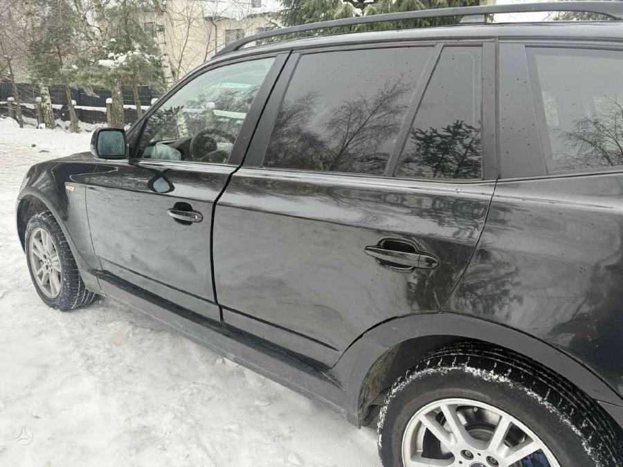 Melns BMW X3 2008 Viļņa, ar dzinēja tilpumu 2.00 L un nobraukumu 272 tūkst. km par 3350 €, foto 26 vietnē AUTOMOTO.COM.LV
