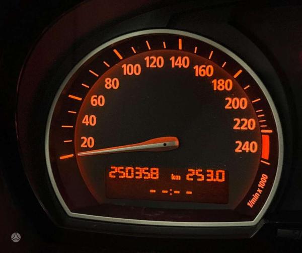 Black BMW X3 2008 in Marijampole, with an engine capacity of 2.00 L and mileage of 250 thousand km for 6500 €, photo 3 on AUTOMOTO.COM.LV