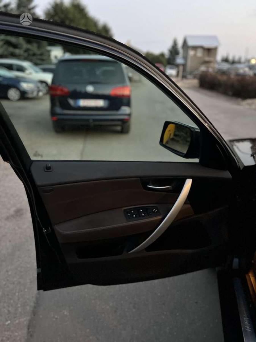 Black BMW X3 2008 in Utena, with an engine capacity of 2.00 L and mileage of 240 thousand km for 5100 €, photo 19 on AUTOMOTO.COM.LV