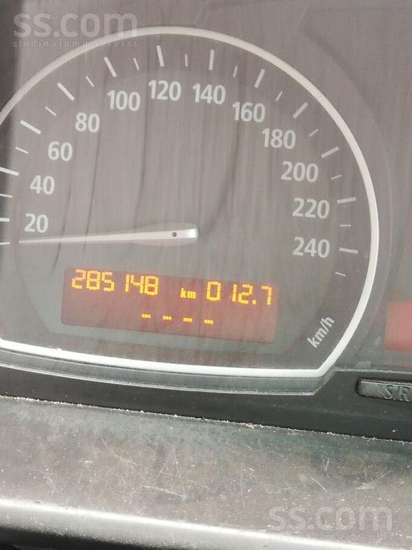 Black BMW X3 2008 in Riga, with an engine capacity of 2.00 L and mileage of 285 thousand km for 4300 €, photo 8 on AUTOMOTO.COM.LV