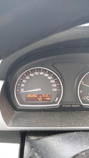 Black BMW X3 2008 in Riga, with an engine capacity of 2.00 L and mileage of 285 thousand km for 5300 €, photo 9 on AUTOMOTO.COM.LV