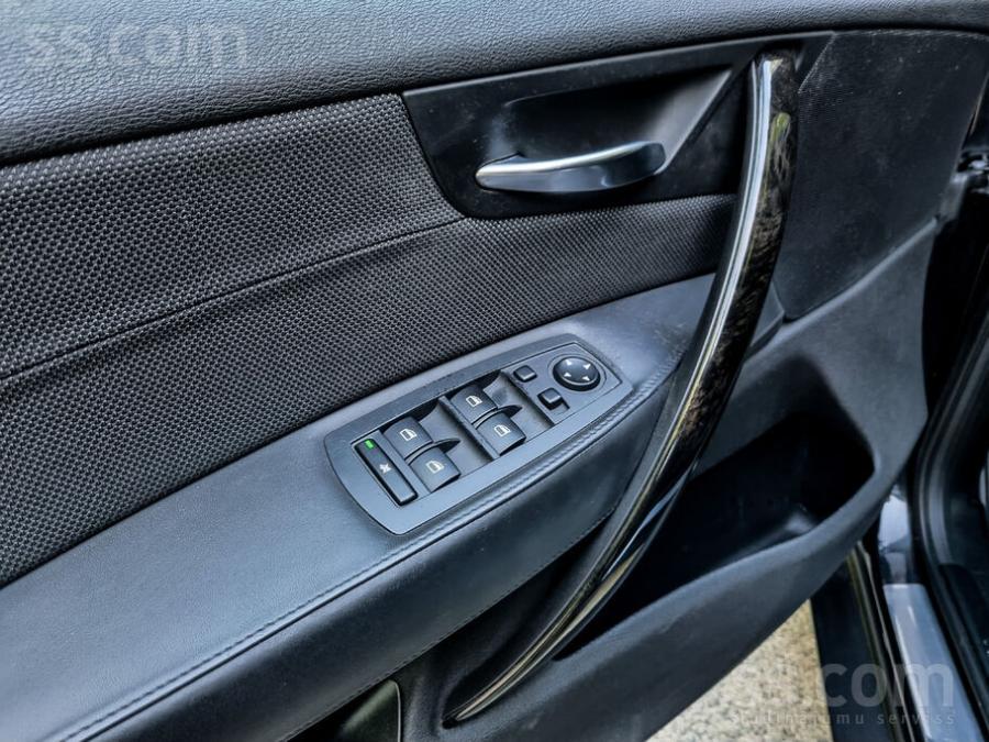 Black BMW X3 2009 in Riga, with an engine capacity of 2.00 L and mileage of 307 thousand km for 5999 €, photo 5 on AUTOMOTO.COM.LV