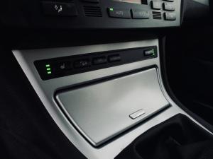 Black BMW X3 2009 in Riga, with an engine capacity of 2.00 L and mileage of 269 thousand km for 6750 €, photo 8 on AUTOMOTO.COM.LV