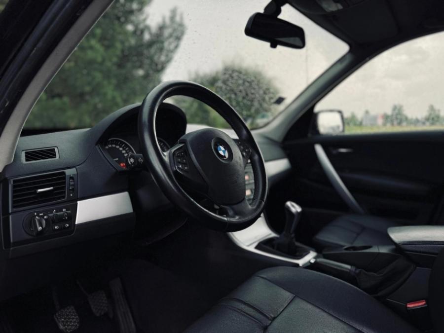 Black BMW X3 2009 in Riga, with an engine capacity of 2.00 L and mileage of 269 thousand km for 6750 €, photo 12 on AUTOMOTO.COM.LV