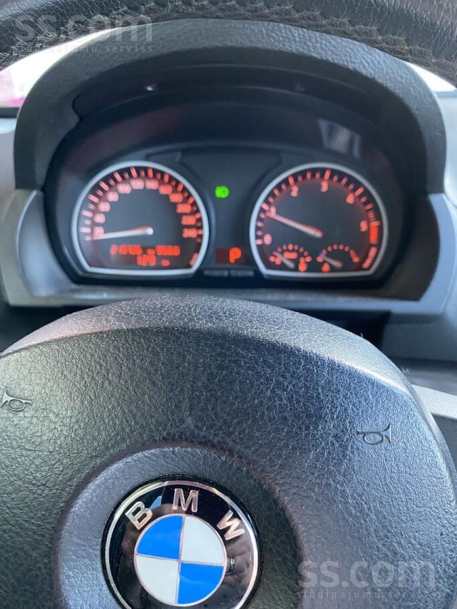 Black BMW X3 2010 in Riga, with an engine capacity of 2.00 L and mileage of 213 thousand km for 7650 €, photo 5 on AUTOMOTO.COM.LV