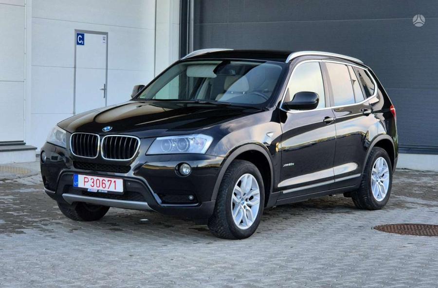 Black BMW X3 2010 in Vilnius, with an engine capacity of 2.00 L and mileage of 298 thousand km for 8850 €, photo 3 on AUTOMOTO.COM.LV