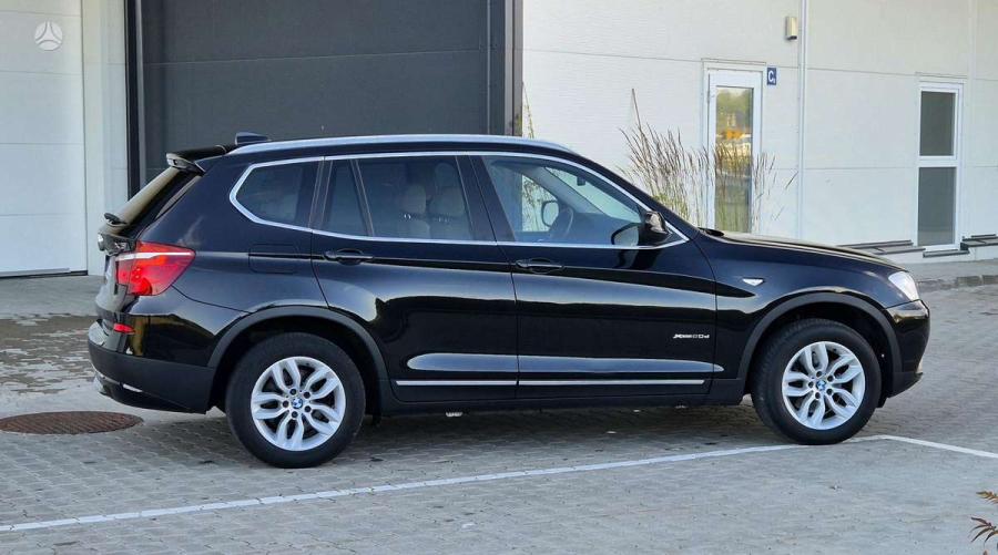Black BMW X3 2010 in Vilnius, with an engine capacity of 2.00 L and mileage of 298 thousand km for 8850 €, photo 8 on AUTOMOTO.COM.LV