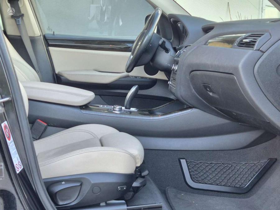 Black BMW X3 2010 in Vilnius, with an engine capacity of 2.00 L and mileage of 298 thousand km for 8850 €, photo 12 on AUTOMOTO.COM.LV
