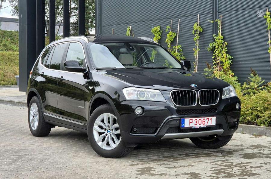 Black BMW X3 2010 in Vilnius, with an engine capacity of 2.00 L and mileage of 299 thousand km for 8750 €, photo 3 on AUTOMOTO.COM.LV