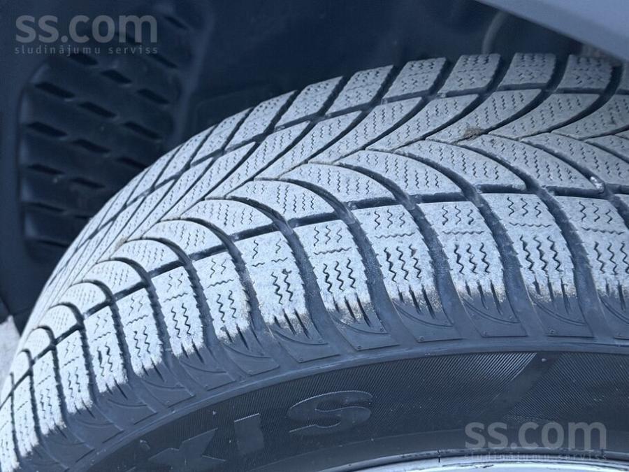 Black BMW X3 2011 in Riga, with an engine capacity of 2.00 L and mileage of 294 thousand km for 9800 €, photo 29 on AUTOMOTO.COM.LV