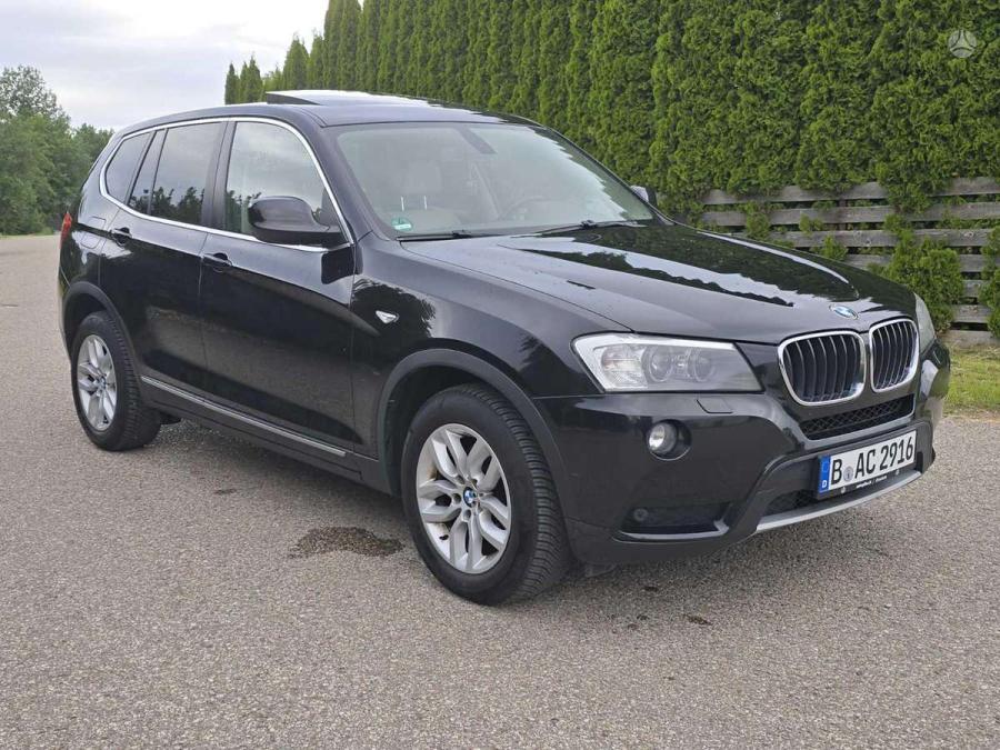 Black BMW X3 2011 in Vilnius, with an engine capacity of 2.00 L and mileage of 285 thousand km for 8690 €, photo 4 on AUTOMOTO.COM.LV
