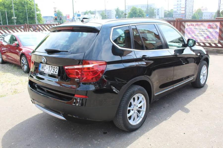 Melns BMW X3 2011 Liepāja, ar dzinēja tilpumu 2.00 L un nobraukumu 321 tūkst. km par 8500 €, foto 5 vietnē AUTOMOTO.COM.LV