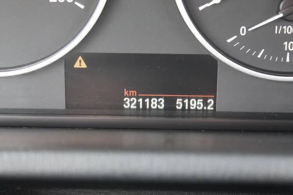 Black BMW X3 2011 in Liepaja, with an engine capacity of 2.00 L and mileage of 321 thousand km for 8500 €, photo 10 on AUTOMOTO.COM.LV