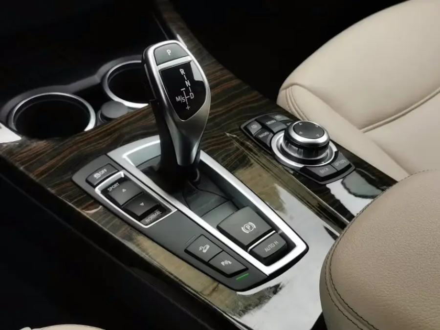 Black BMW X3 2011 in Riga, with an engine capacity of 3.00 L and mileage of 266 thousand km for 15500 €, photo 15 on AUTOMOTO.COM.LV