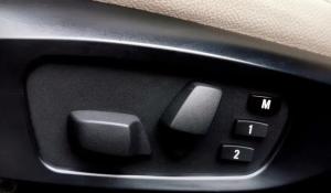 Black BMW X3 2011 in Riga, with an engine capacity of 3.00 L and mileage of 266 thousand km for 15500 €, photo 16 on AUTOMOTO.COM.LV