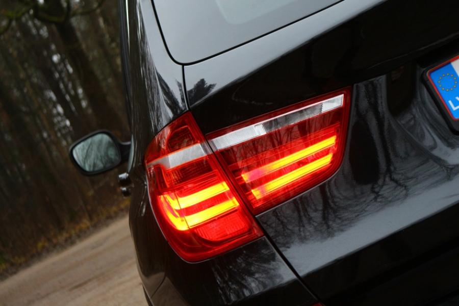 Black BMW X3 2011 in Riga, with an engine capacity of 2.00 L and mileage of 236 thousand km for 11990 €, photo 17 on AUTOMOTO.COM.LV