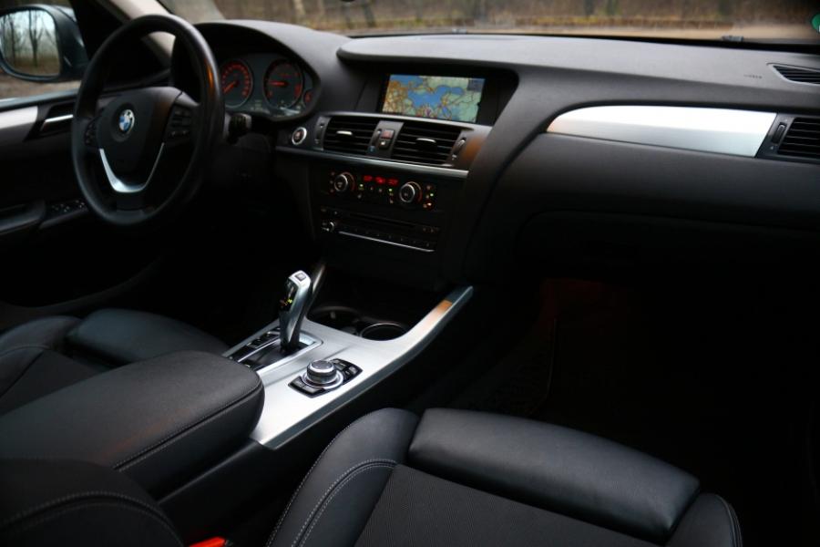 Black BMW X3 2011 in Riga, with an engine capacity of 2.00 L and mileage of 236 thousand km for 11990 €, photo 18 on AUTOMOTO.COM.LV