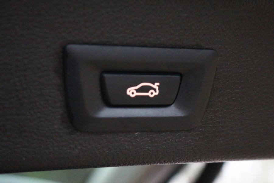 Black BMW X3 2011 in Riga, with an engine capacity of 2.00 L and mileage of 236 thousand km for 11990 €, photo 23 on AUTOMOTO.COM.LV