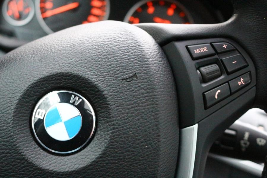 Black BMW X3 2011 in Riga, with an engine capacity of 2.00 L and mileage of 236 thousand km for 11990 €, photo 33 on AUTOMOTO.COM.LV
