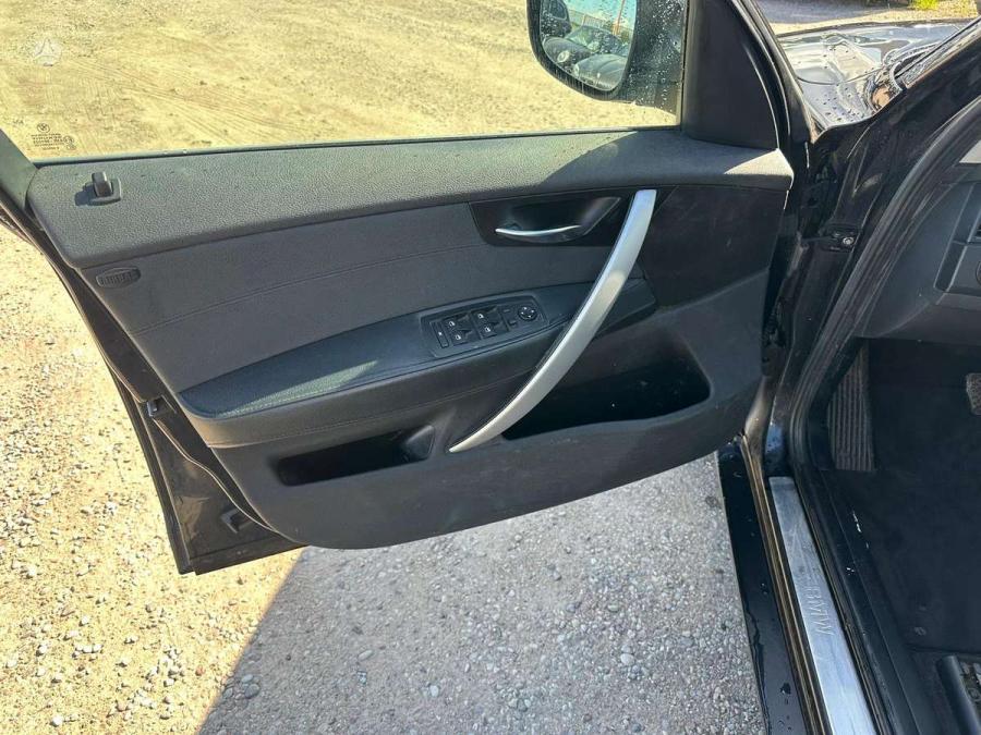 Black BMW X3 2011 in Jurbarkas, with an engine capacity of 2.99 L and mileage of 265 thousand km for 4999 €, photo 18 on AUTOMOTO.COM.LV