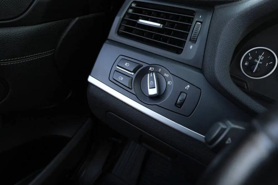 Melns BMW X3 2011 Jelgava, ar dzinēja tilpumu 2.00 L un nobraukumu 289 tūkst. km par 10500 €, foto 24 vietnē AUTOMOTO.COM.LV