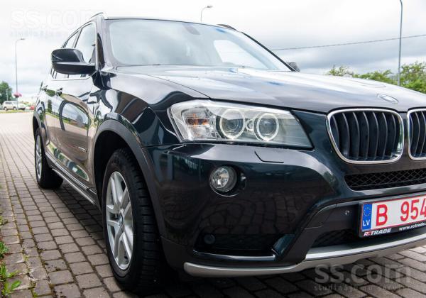 Black BMW X3 2011 in Cesis, with an engine capacity of 2.00 L and mileage of 203 thousand km for 10650 €, photo 9 on AUTOMOTO.COM.LV
