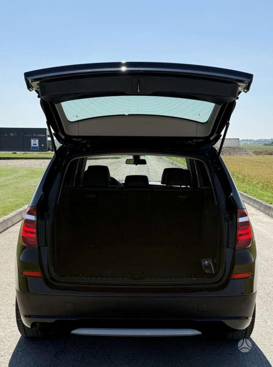 Black BMW X3 2011 in Vilnius, with an engine capacity of 2.00 L and mileage of 198 thousand km for 8900 €, photo 17 on AUTOMOTO.COM.LV