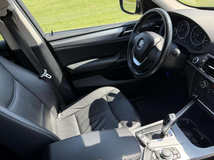 Black BMW X3 2011 in Vilnius, with an engine capacity of 2.00 L and mileage of 198 thousand km for 8900 €, photo 27 on AUTOMOTO.COM.LV