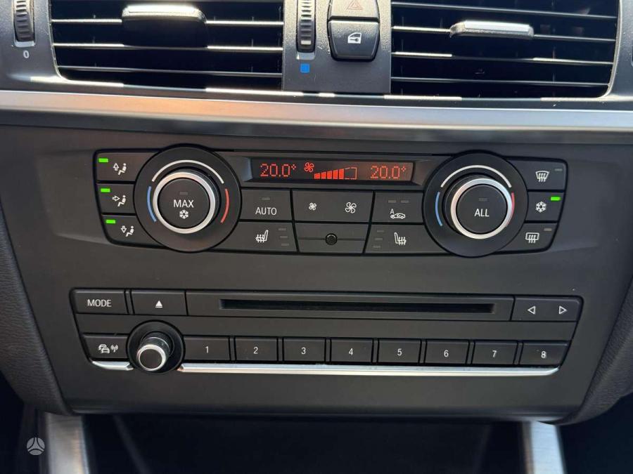 Black BMW X3 2011 in Vilnius, with an engine capacity of 2.00 L and mileage of 198 thousand km for 8900 €, photo 44 on AUTOMOTO.COM.LV