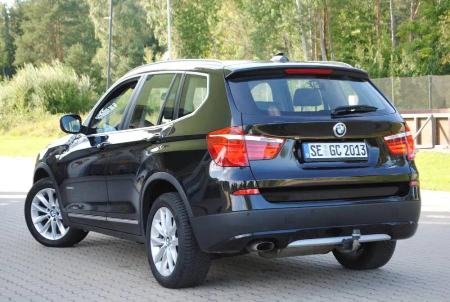 Black BMW X3 2011 in Riga, with an engine capacity of 2.00 L and mileage of 240 thousand km for 10590 €, photo 4 on AUTOMOTO.COM.LV