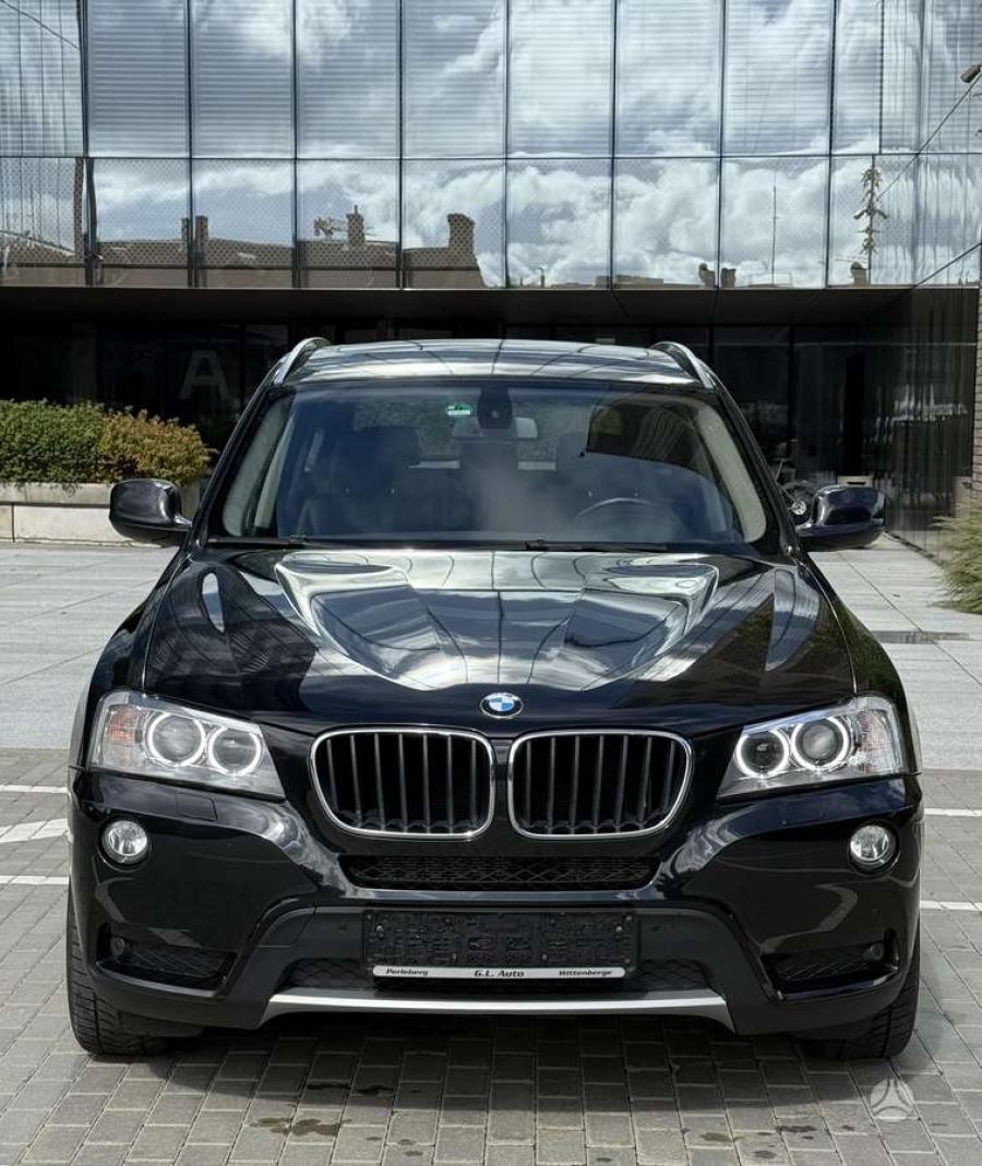 Black BMW X3 2011 in Vilnius, with an engine capacity of 2.00 L and mileage of 198 thousand km for 8800 €, photo 4 on AUTOMOTO.COM.LV