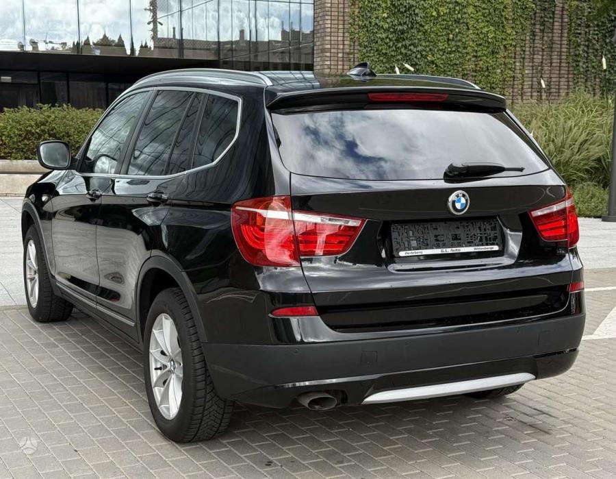 Black BMW X3 2011 in Vilnius, with an engine capacity of 2.00 L and mileage of 198 thousand km for 8800 €, photo 5 on AUTOMOTO.COM.LV