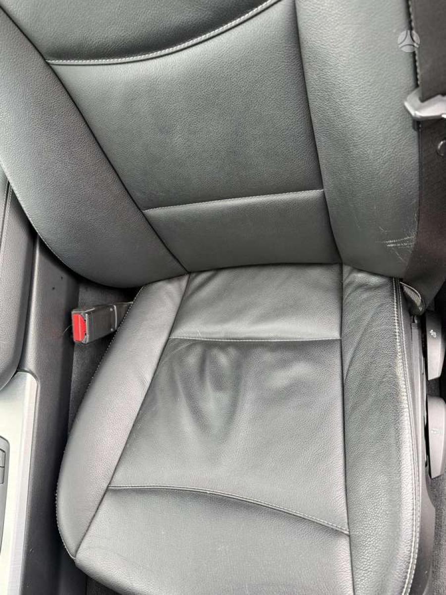 Black BMW X3 2011 in Vilnius, with an engine capacity of 2.00 L and mileage of 198 thousand km for 8800 €, photo 38 on AUTOMOTO.COM.LV