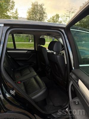 Black BMW X3 2011 in Riga, with an engine capacity of 2.00 L and mileage of 332 thousand km for 9500 €, photo 5 on AUTOMOTO.COM.LV