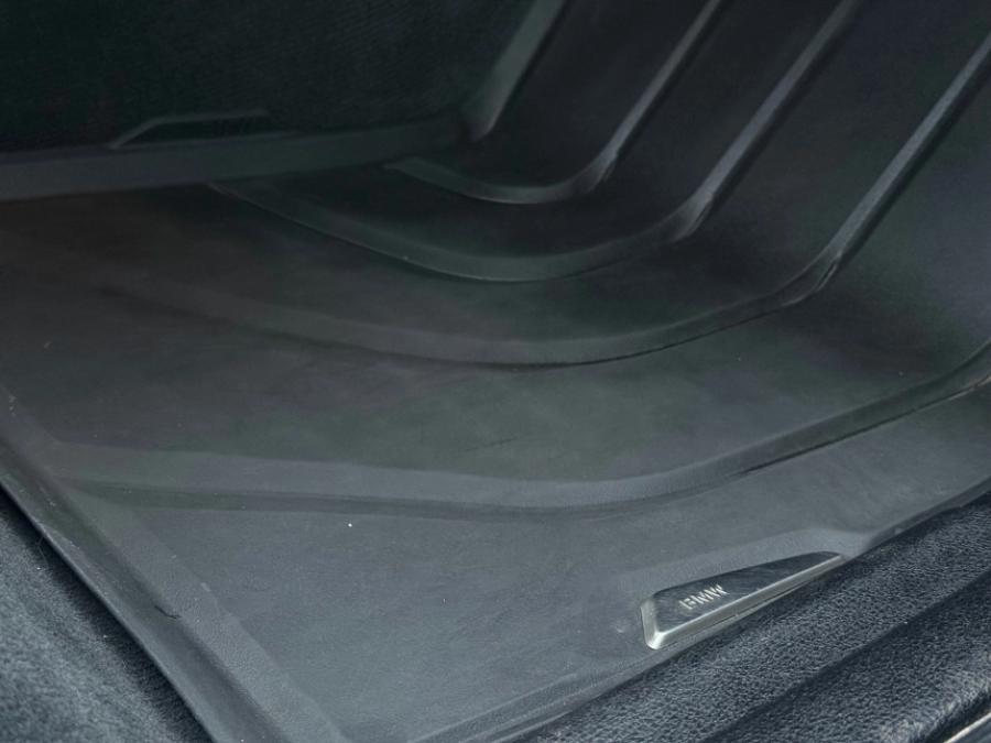 Black BMW X3 2012 in Riga, with an engine capacity of 2.00 L and mileage of 198 thousand km for 12580 €, photo 18 on AUTOMOTO.COM.LV