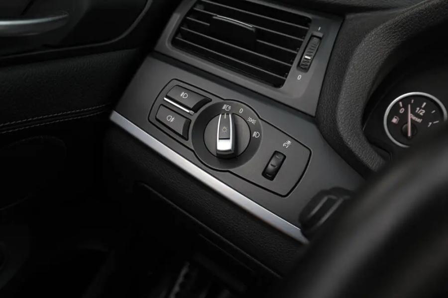 Melns BMW X3 2012 Jelgava, ar dzinēja tilpumu 2.00 L un nobraukumu 354 tūkst. km par 8990 €, foto 23 vietnē AUTOMOTO.COM.LV