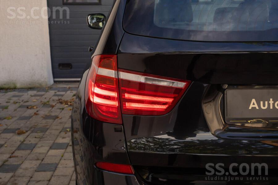 Black BMW X3 2012 in Riga, with an engine capacity of 2.00 L and mileage of 283 thousand km for 11350 €, photo 5 on AUTOMOTO.COM.LV