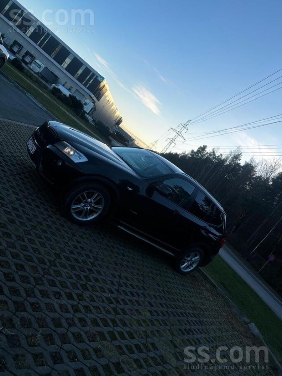 Black BMW X3 2013 in Riga, with an engine capacity of 2.00 L and mileage of 179 thousand km for 10500 €, photo 4 on AUTOMOTO.COM.LV