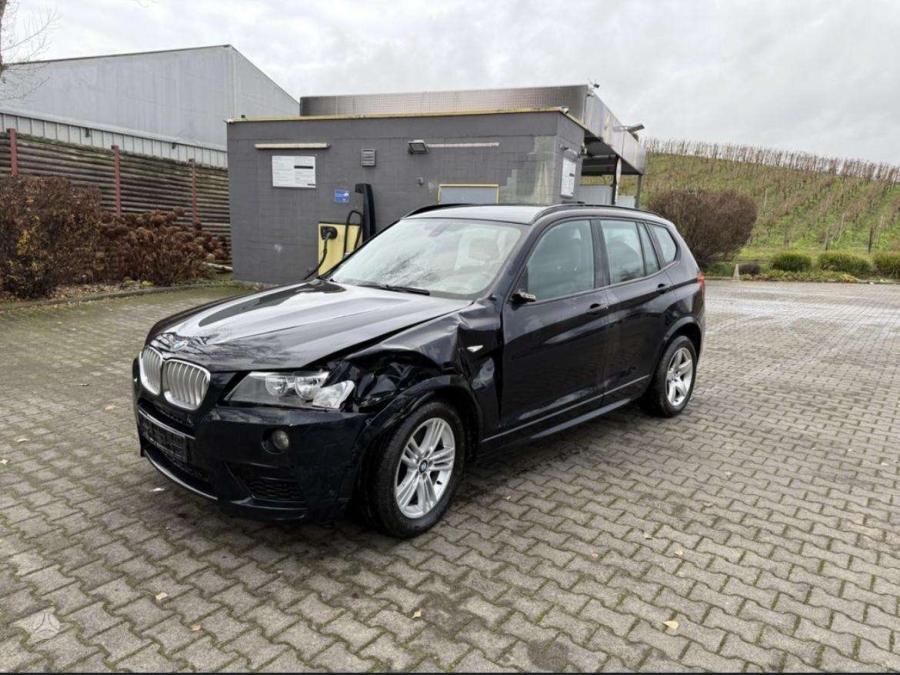 Black BMW X3 2013 in Utena, with an engine capacity of 2.99 L and mileage of 200 thousand km for 8250 €, photo 2 on AUTOMOTO.COM.LV