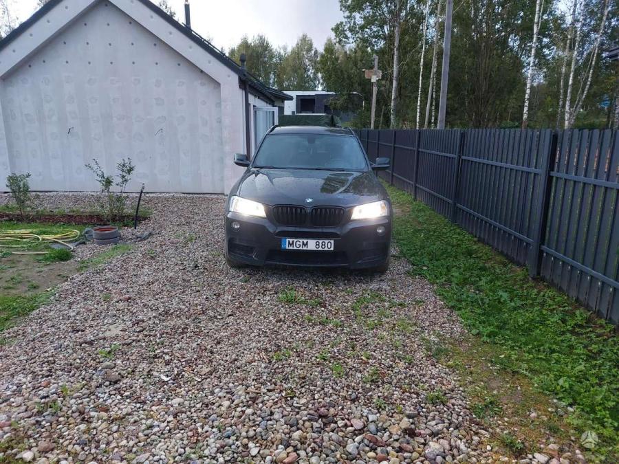Black BMW X3 2013 in Vilnius, with an engine capacity of 2.98 L and mileage of 156 thousand km for 12000 €, photo 5 on AUTOMOTO.COM.LV