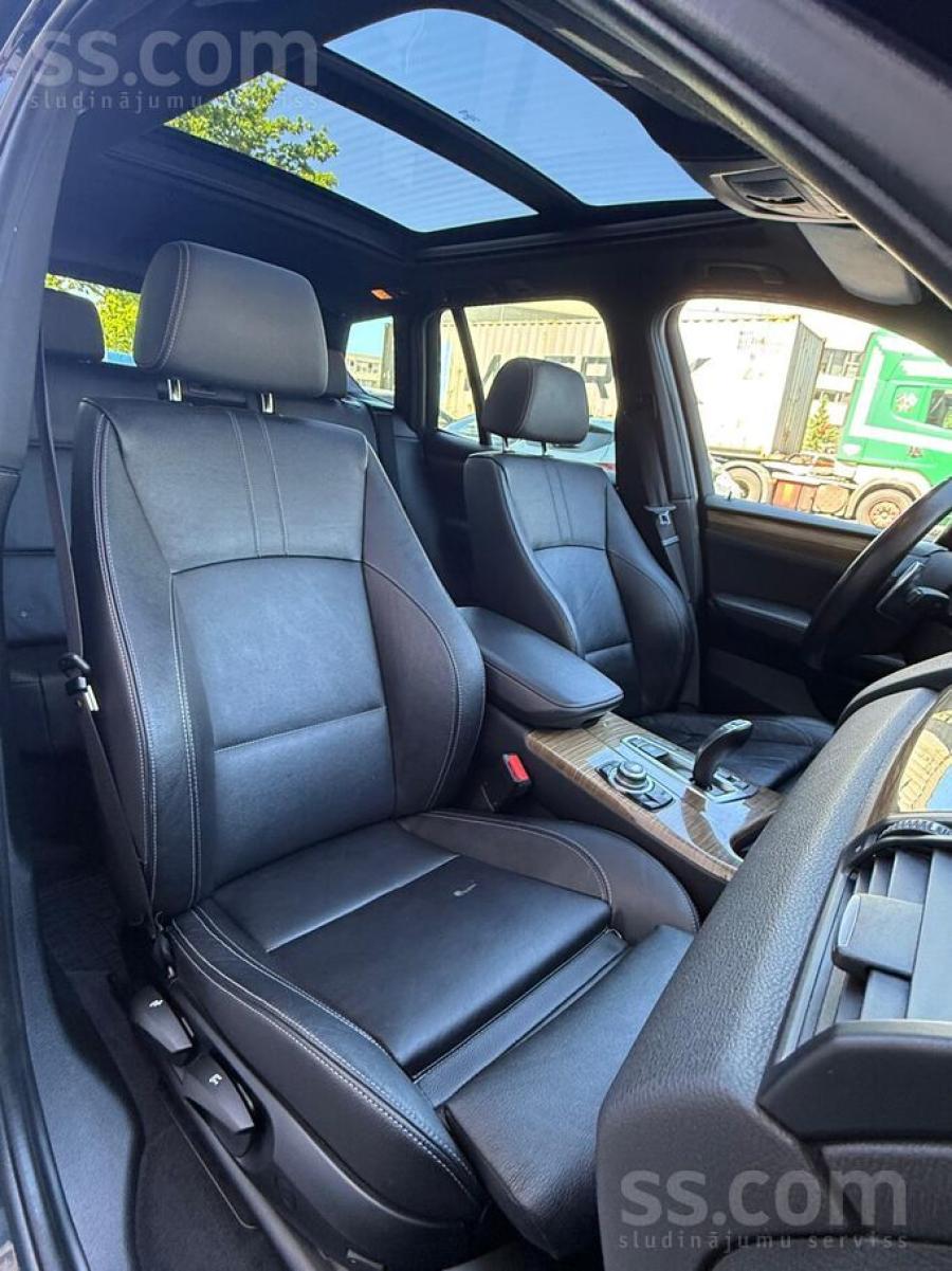 Black BMW X3 2013 in Riga, with an engine capacity of 2.00 L and mileage of 283 thousand km for 10500 €, photo 10 on AUTOMOTO.COM.LV