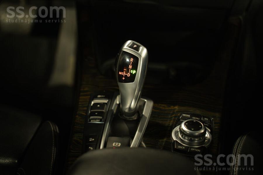 Black BMW X3 2013 in Riga, with an engine capacity of 2.00 L and mileage of 185 thousand km for 13500 €, photo 12 on AUTOMOTO.COM.LV
