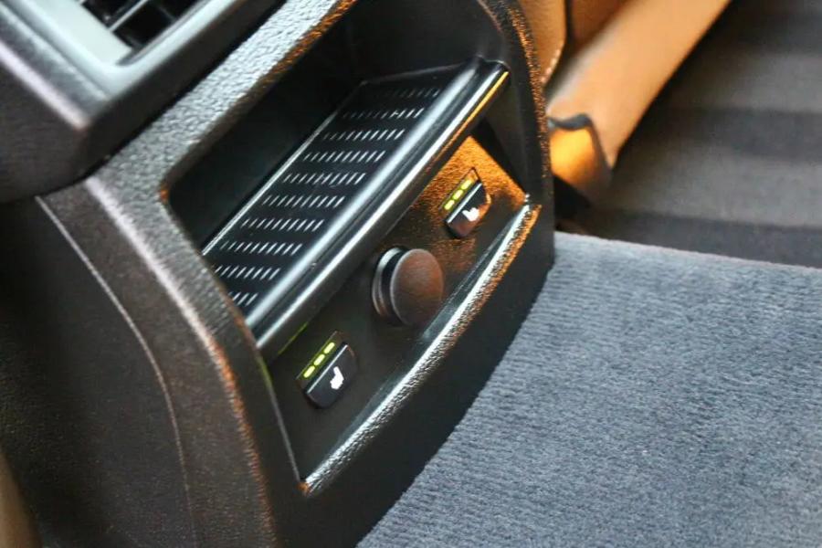 Black BMW X3 2013 in Riga, with an engine capacity of 3.00 L and mileage of 221 thousand km for 12990 €, photo 15 on AUTOMOTO.COM.LV