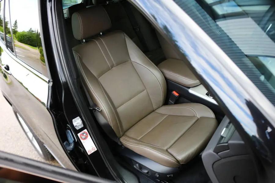 Black BMW X3 2013 in Riga, with an engine capacity of 3.00 L and mileage of 221 thousand km for 12990 €, photo 19 on AUTOMOTO.COM.LV