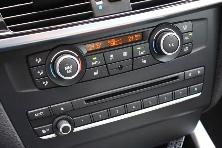 Black BMW X3 2013 in Riga, with an engine capacity of 3.00 L and mileage of 221 thousand km for 12990 €, photo 23 on AUTOMOTO.COM.LV