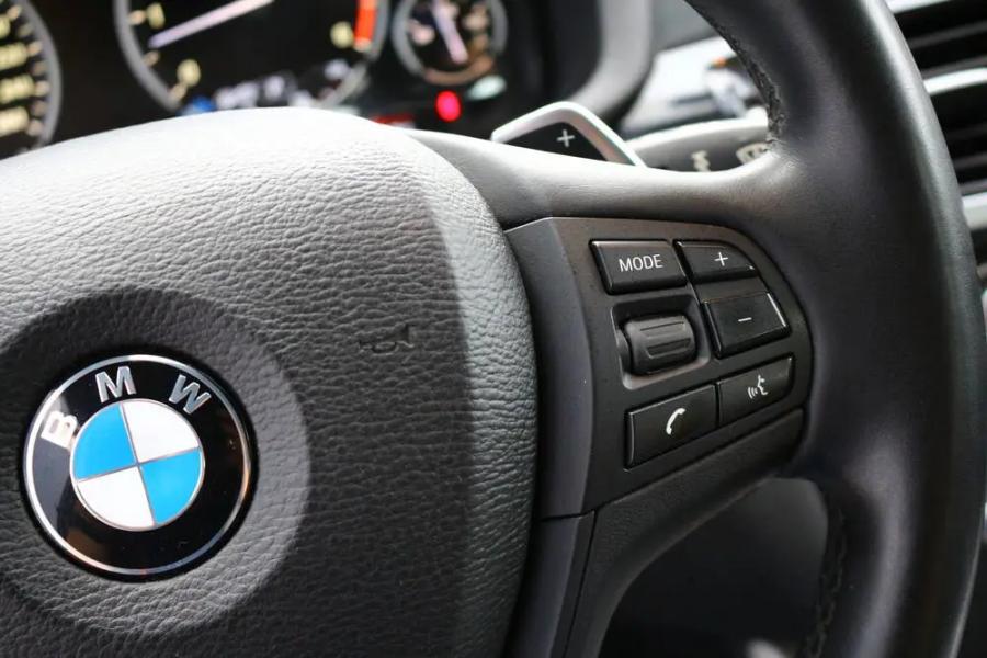 Black BMW X3 2013 in Riga, with an engine capacity of 3.00 L and mileage of 221 thousand km for 12990 €, photo 25 on AUTOMOTO.COM.LV