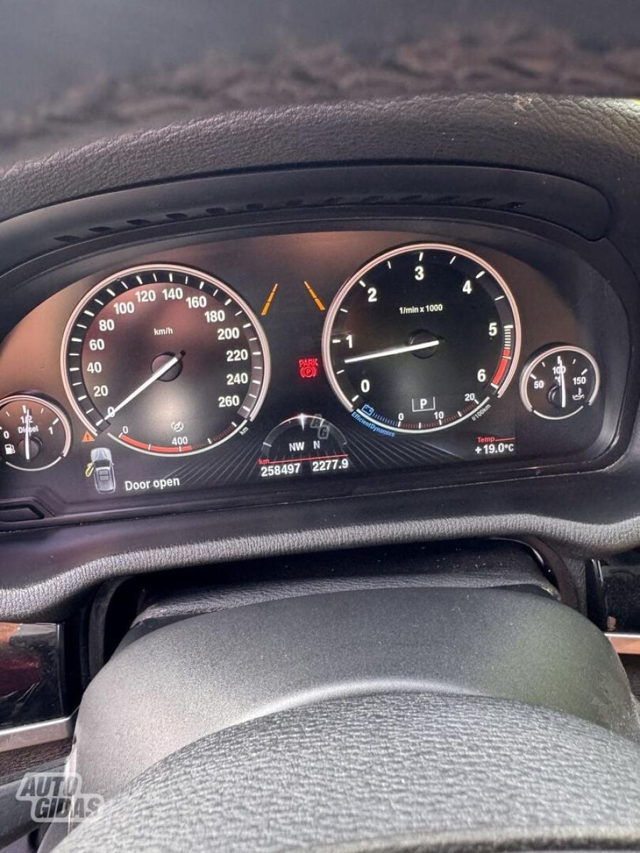 Black BMW X3 2014 in Panevezys, with an engine capacity of 3.00 L and mileage of 258 thousand km for 16000 €, photo 17 on AUTOMOTO.COM.LV